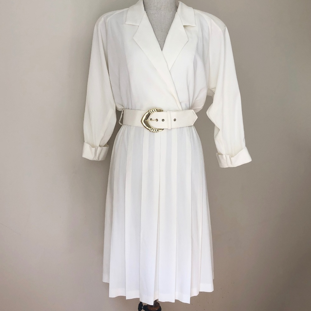 Vintage Fredricks Of Hollywood White Pleated Belte - Gem